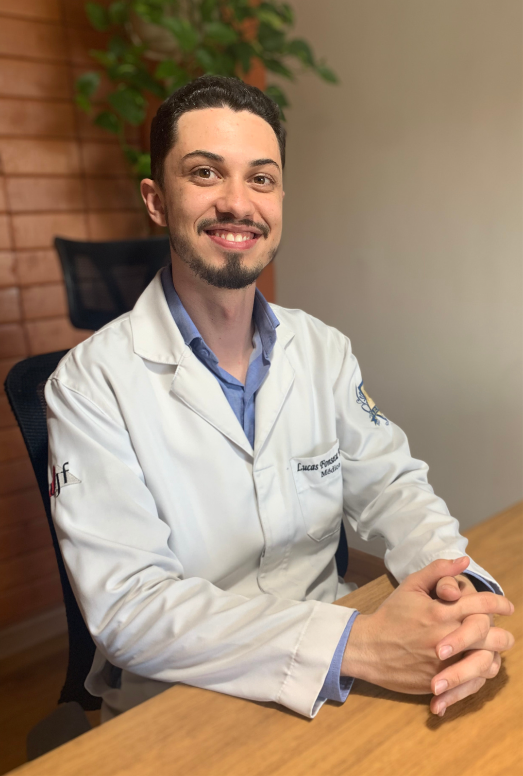 Dr. Lucas Veloso - CRM-MG 74726